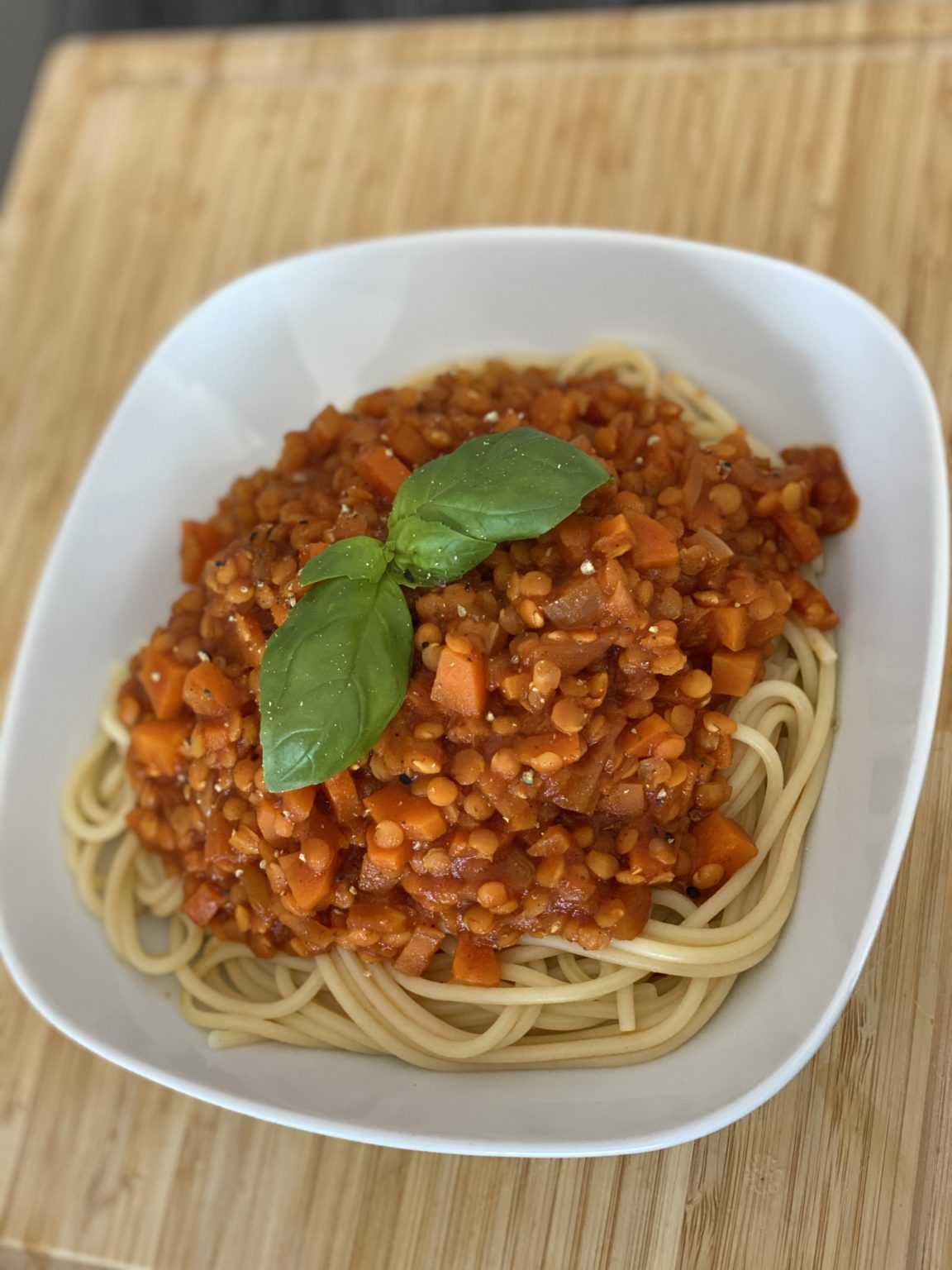 Vegetarische Spaghetti mit Linsenbolognese - romanmerz.de